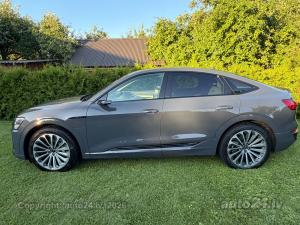 Pelēks Audi Q8 2023 Tallina, ar dzinēja tilpumu 0.00 L un nobraukumu 40 tūkst. km par 49000 €, foto 4 vietnē AUTOMOTO.COM.LV