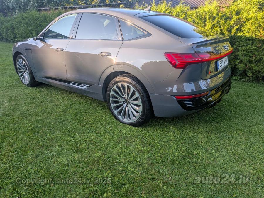 Pelēks Audi Q8 2023 Tallina, ar dzinēja tilpumu 0.00 L un nobraukumu 40 tūkst. km par 49000 €, foto 5 vietnē AUTOMOTO.COM.LV