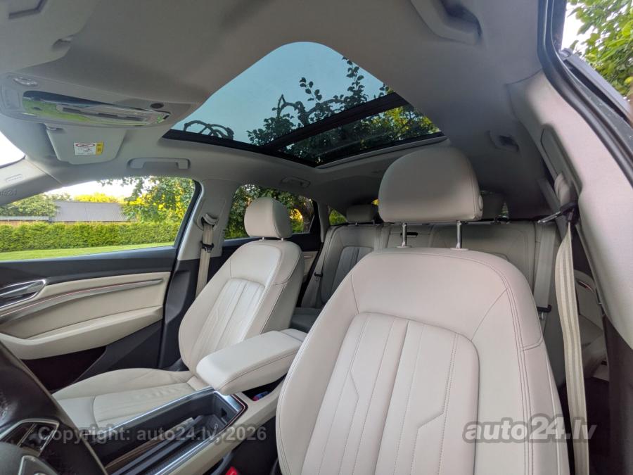 Pelēks Audi Q8 2023 Tallina, ar dzinēja tilpumu 0.00 L un nobraukumu 40 tūkst. km par 49000 €, foto 11 vietnē AUTOMOTO.COM.LV