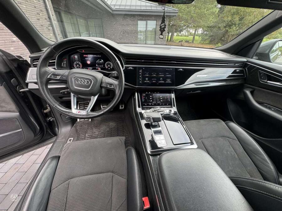 Pelēks Audi Q8 2021 Biržai, ar dzinēja tilpumu 3.00 L un nobraukumu 118 tūkst. km par 42000 €, foto 13 vietnē AUTOMOTO.COM.LV