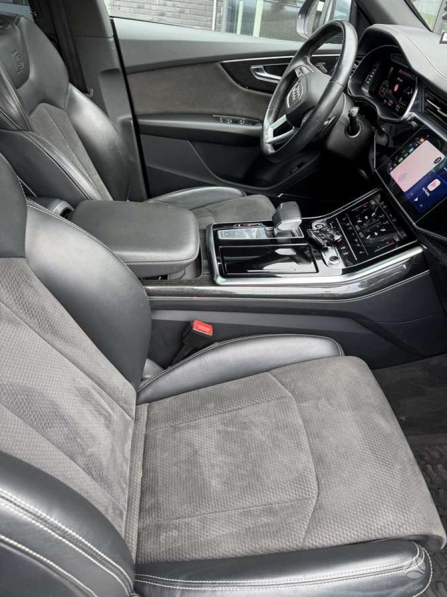 Pelēks Audi Q8 2021 Biržai, ar dzinēja tilpumu 3.00 L un nobraukumu 118 tūkst. km par 42000 €, foto 15 vietnē AUTOMOTO.COM.LV