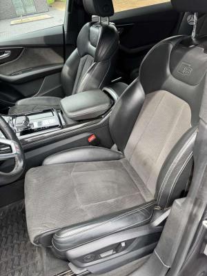 Pelēks Audi Q8 2021 Biržai, ar dzinēja tilpumu 3.00 L un nobraukumu 118 tūkst. km par 42000 €, foto 21 vietnē AUTOMOTO.COM.LV