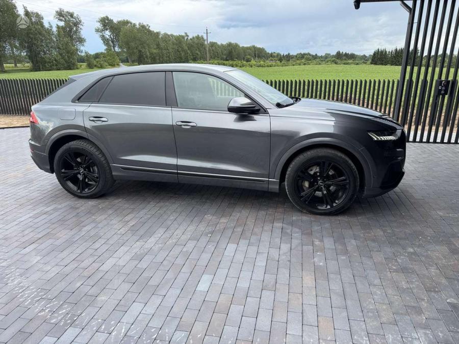 Grey Audi Q8 2021 in Birzai, with an engine capacity of 3.00 L and mileage of 118 thousand km for 42000 €, photo 9 on AUTOMOTO.COM.LV