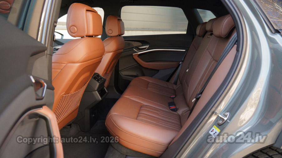 Pelēks Audi Q8 2023 Tartu, ar dzinēja tilpumu 0.00 L un nobraukumu 58 tūkst. km par 61000 €, foto 18 vietnē AUTOMOTO.COM.LV