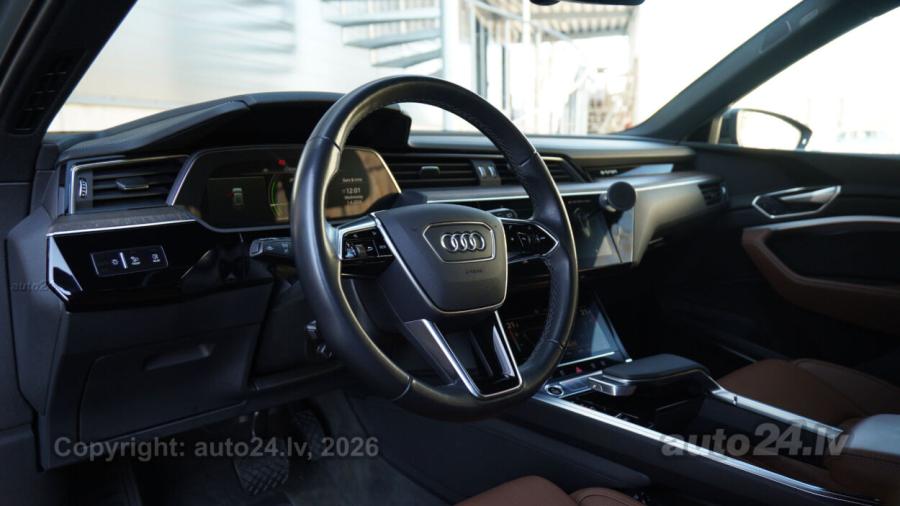 Pelēks Audi Q8 2023 Tartu, ar dzinēja tilpumu 0.00 L un nobraukumu 58 tūkst. km par 61000 €, foto 20 vietnē AUTOMOTO.COM.LV