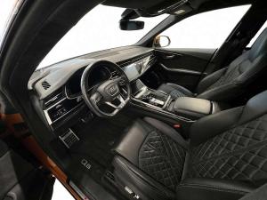Orange Audi Q8 2018 in Kaunas, with an engine capacity of 2.97 L and mileage of 174 thousand km for 41800 €, photo 9 on AUTOMOTO.COM.LV