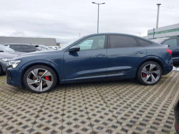 Blue Audi Q8 Sportback e-tron 2023 in Vilnius, with an engine capacity of 0.00 L and mileage of 104 thousand km for 45900 €, photo 6 on AUTOMOTO.COM.LV