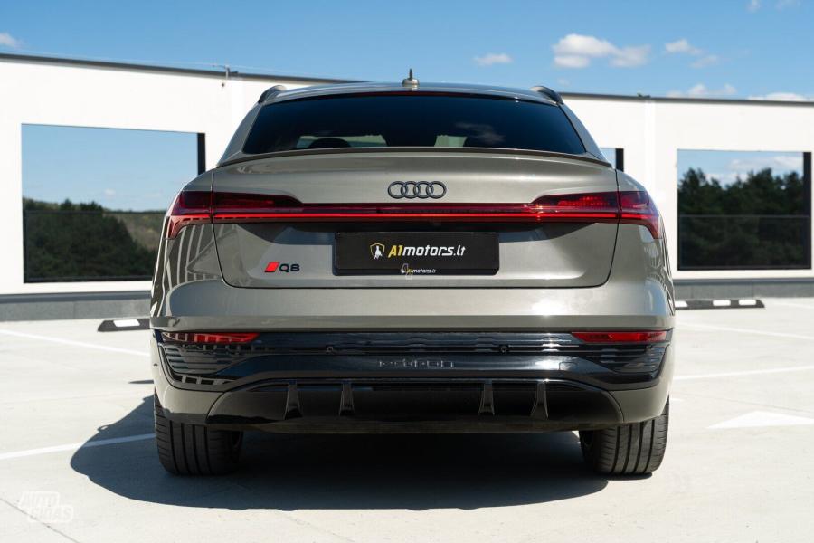 Ауди Q8 Sportback e-tron 2023 в Вильнюс, объемом двигателя 0.00 л и пробегом 12 тыс. км за 51950 €, фото 10 на AUTOMOTO.COM.LV