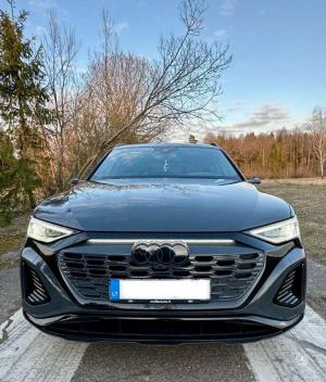 Серый Ауди Q8 Sportback e-tron 2023 в Вильнюс, объемом двигателя 0.00 л и пробегом 61 тыс. км за 49000 €, фото 3 на AUTOMOTO.COM.LV