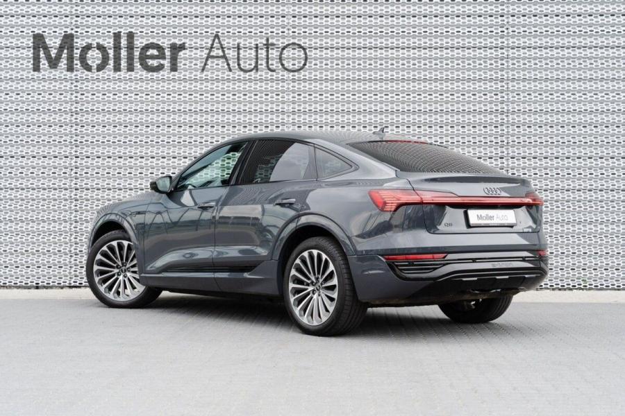 Pelēks Audi Q8 Sportback e-tron 2023 Mārupe, ar dzinēja tilpumu 0.00 L un nobraukumu 57 tūkst. km par 51900 €, foto 4 vietnē AUTOMOTO.COM.LV