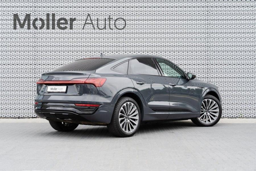 Pelēks Audi Q8 Sportback e-tron 2023 Mārupe, ar dzinēja tilpumu 0.00 L un nobraukumu 57 tūkst. km par 51900 €, foto 5 vietnē AUTOMOTO.COM.LV