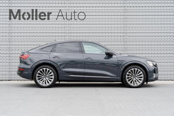 Серый Ауди Q8 Sportback e-tron 2023 в Марупе, объемом двигателя 0.00 л и пробегом 57 тыс. км за 51900 €, фото 5 на AUTOMOTO.COM.LV