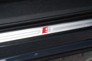 Pelēks Audi Q8 Sportback e-tron 2023 Mārupe, ar dzinēja tilpumu 0.00 L un nobraukumu 57 tūkst. km par 51900 €, foto 8 vietnē AUTOMOTO.COM.LV