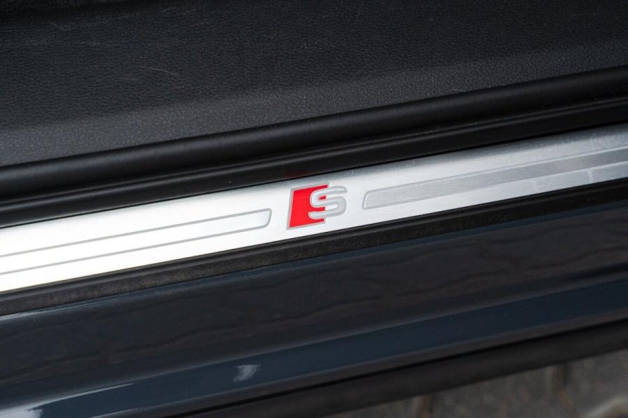 Pelēks Audi Q8 Sportback e-tron 2023 Mārupe, ar dzinēja tilpumu 0.00 L un nobraukumu 57 tūkst. km par 51900 €, foto 8 vietnē AUTOMOTO.COM.LV