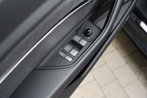 Pelēks Audi Q8 Sportback e-tron 2023 Mārupe, ar dzinēja tilpumu 0.00 L un nobraukumu 57 tūkst. km par 51900 €, foto 9 vietnē AUTOMOTO.COM.LV