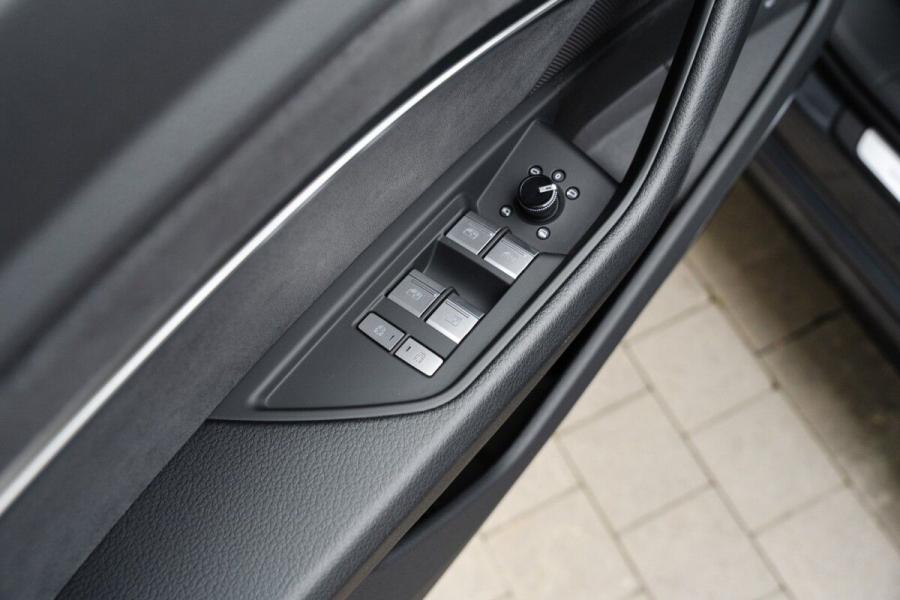 Pelēks Audi Q8 Sportback e-tron 2023 Mārupe, ar dzinēja tilpumu 0.00 L un nobraukumu 57 tūkst. km par 51900 €, foto 9 vietnē AUTOMOTO.COM.LV