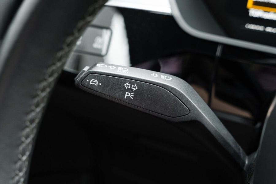 Pelēks Audi Q8 Sportback e-tron 2023 Mārupe, ar dzinēja tilpumu 0.00 L un nobraukumu 57 tūkst. km par 51900 €, foto 15 vietnē AUTOMOTO.COM.LV