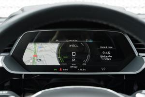 Pelēks Audi Q8 Sportback e-tron 2023 Mārupe, ar dzinēja tilpumu 0.00 L un nobraukumu 57 tūkst. km par 51900 €, foto 16 vietnē AUTOMOTO.COM.LV