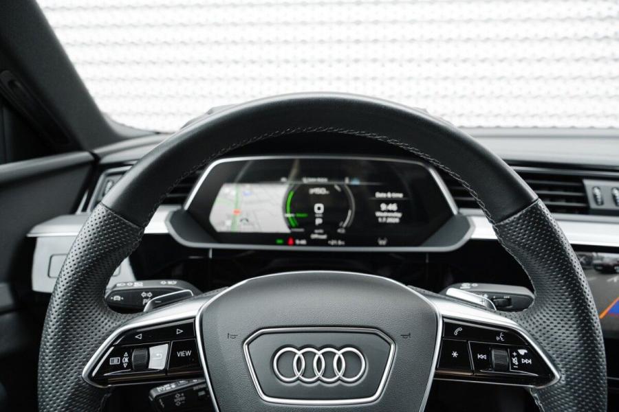 Pelēks Audi Q8 Sportback e-tron 2023 Mārupe, ar dzinēja tilpumu 0.00 L un nobraukumu 57 tūkst. km par 51900 €, foto 18 vietnē AUTOMOTO.COM.LV