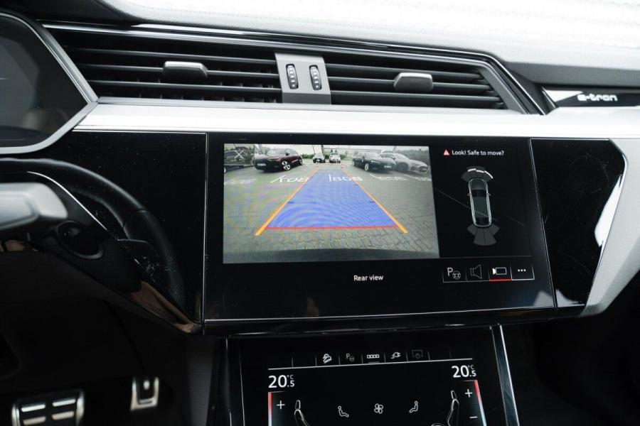 Pelēks Audi Q8 Sportback e-tron 2023 Mārupe, ar dzinēja tilpumu 0.00 L un nobraukumu 57 tūkst. km par 51900 €, foto 20 vietnē AUTOMOTO.COM.LV