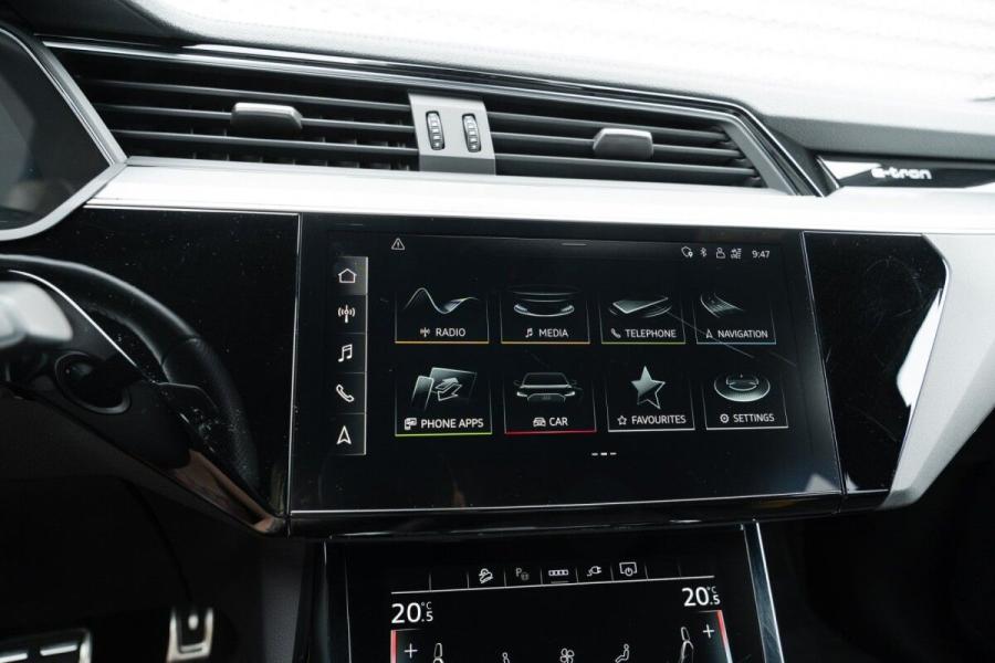 Pelēks Audi Q8 Sportback e-tron 2023 Mārupe, ar dzinēja tilpumu 0.00 L un nobraukumu 57 tūkst. km par 51900 €, foto 22 vietnē AUTOMOTO.COM.LV