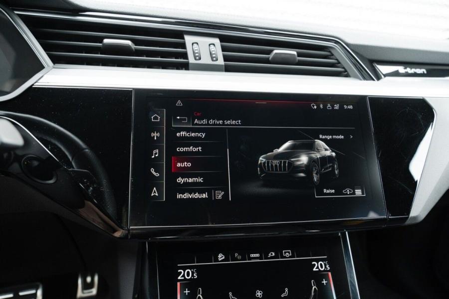 Pelēks Audi Q8 Sportback e-tron 2023 Mārupe, ar dzinēja tilpumu 0.00 L un nobraukumu 57 tūkst. km par 51900 €, foto 23 vietnē AUTOMOTO.COM.LV