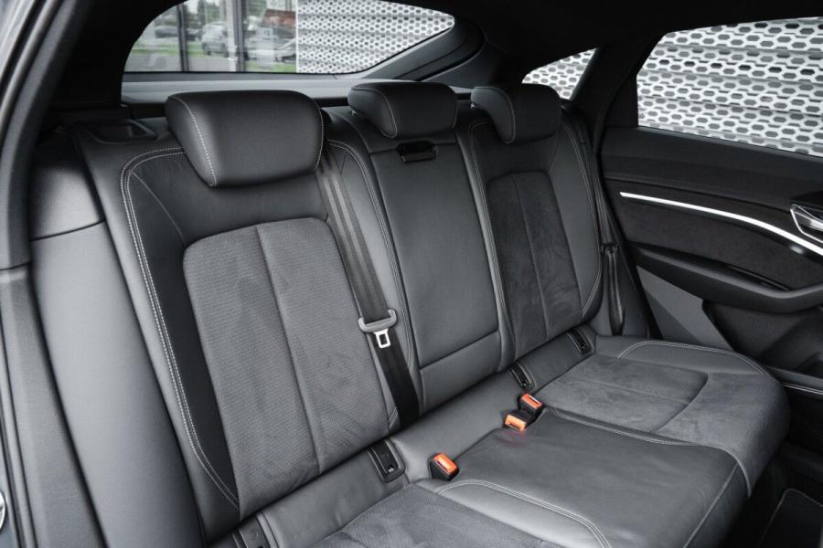 Pelēks Audi Q8 Sportback e-tron 2023 Mārupe, ar dzinēja tilpumu 0.00 L un nobraukumu 57 tūkst. km par 51900 €, foto 29 vietnē AUTOMOTO.COM.LV
