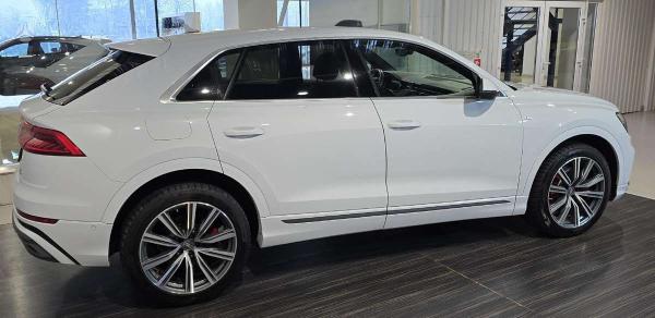 White Audi Q8 2018 in Siauliai, with an engine capacity of 2.97 L and mileage of 196 thousand km for 39500 €, photo 7 on AUTOMOTO.COM.LV