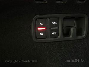 Balts Audi Q8 2018 Pērnava, ar dzinēja tilpumu 3.00 L un nobraukumu 122 tūkst. km par 44900 €, foto 28 vietnē AUTOMOTO.COM.LV