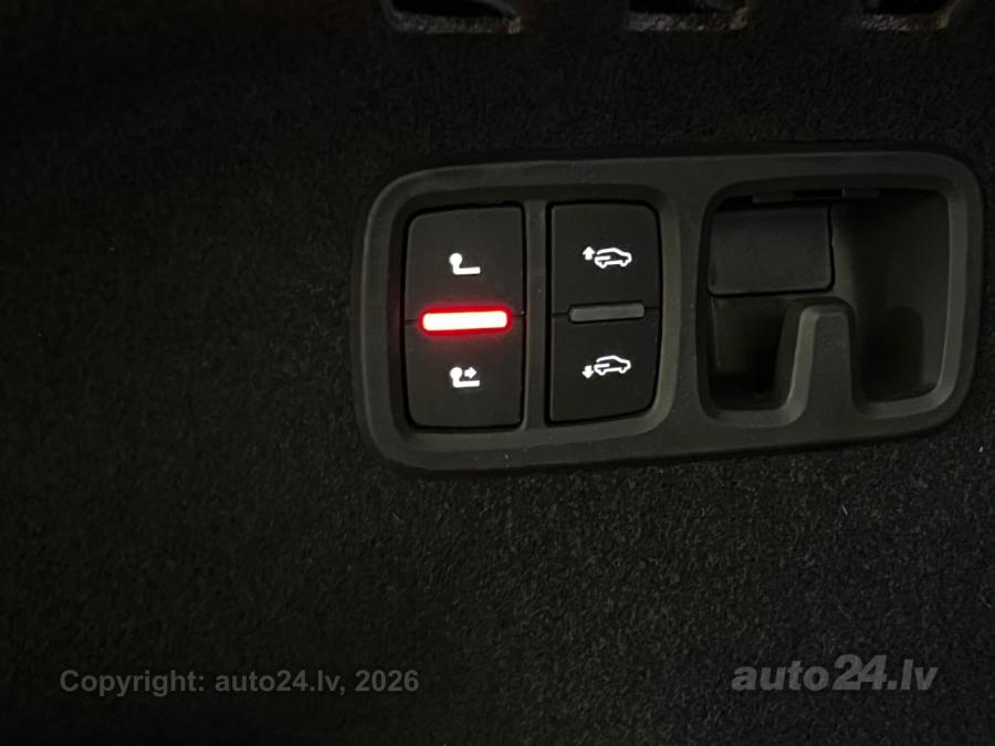 Balts Audi Q8 2018 Pērnava, ar dzinēja tilpumu 3.00 L un nobraukumu 122 tūkst. km par 44900 €, foto 28 vietnē AUTOMOTO.COM.LV