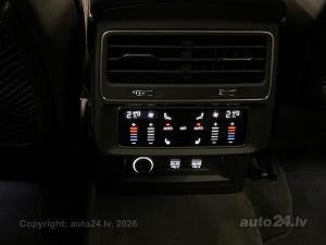 Balts Audi Q8 2018 Pērnava, ar dzinēja tilpumu 3.00 L un nobraukumu 122 tūkst. km par 44900 €, foto 29 vietnē AUTOMOTO.COM.LV