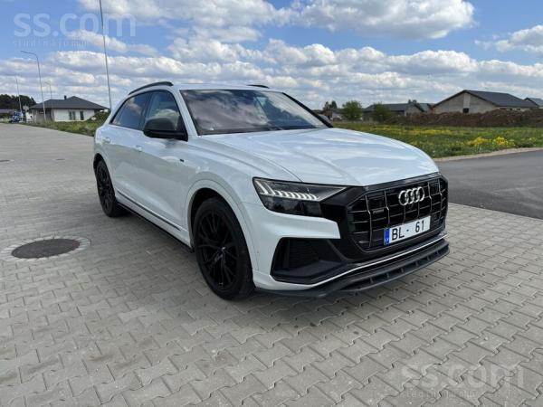White Audi Q8 2018 in Riga, with an engine capacity of 3.00 L and mileage of 132 thousand km for 39800 €, photo 1 on AUTOMOTO.COM.LV