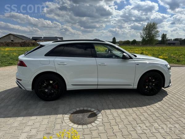White Audi Q8 2018 in Riga, with an engine capacity of 3.00 L and mileage of 132 thousand km for 39800 €, photo 4 on AUTOMOTO.COM.LV