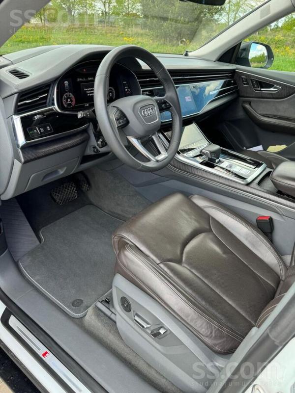 White Audi Q8 2018 in Riga, with an engine capacity of 3.00 L and mileage of 132 thousand km for 39800 €, photo 8 on AUTOMOTO.COM.LV