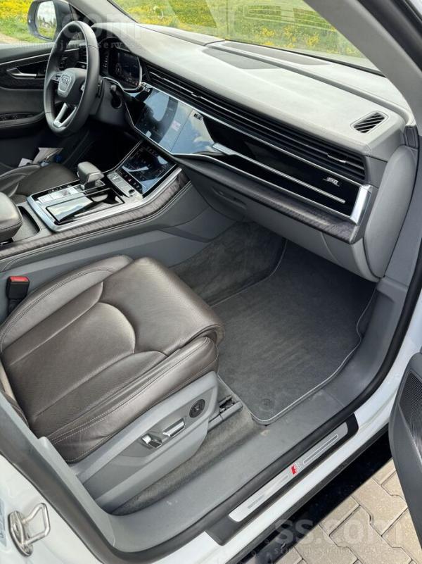 White Audi Q8 2018 in Riga, with an engine capacity of 3.00 L and mileage of 132 thousand km for 39800 €, photo 9 on AUTOMOTO.COM.LV