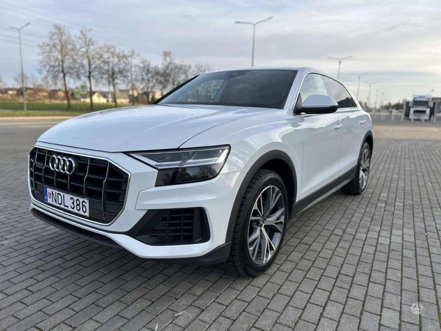 White Audi Q8 2019 in Siauliai, with an engine capacity of 3.00 L and mileage of 264 thousand km for 33500 €, photo 1 on AUTOMOTO.COM.LV