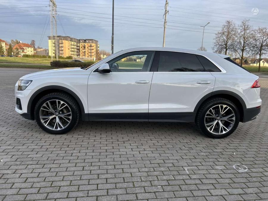White Audi Q8 2019 in Siauliai, with an engine capacity of 3.00 L and mileage of 264 thousand km for 33500 €, photo 2 on AUTOMOTO.COM.LV
