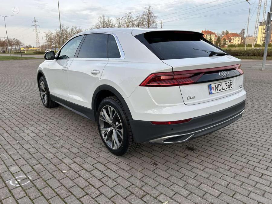 White Audi Q8 2019 in Siauliai, with an engine capacity of 3.00 L and mileage of 264 thousand km for 33500 €, photo 3 on AUTOMOTO.COM.LV