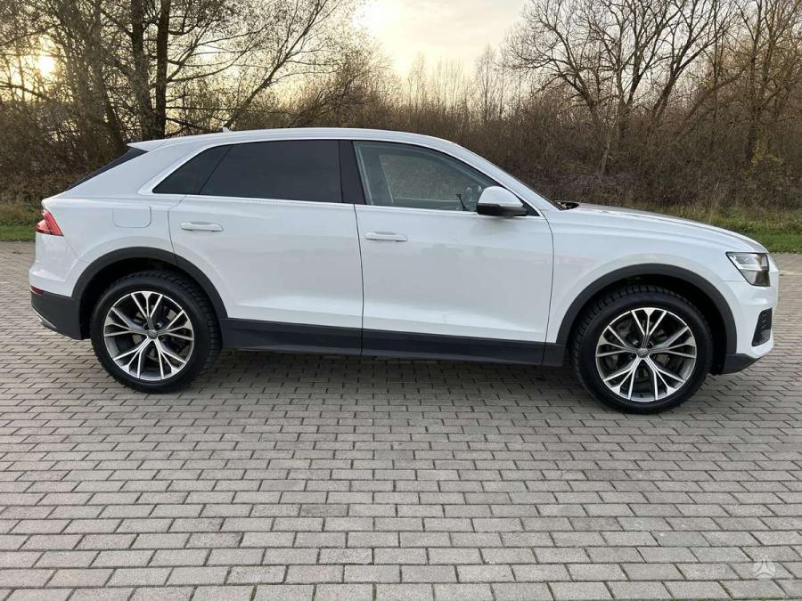 White Audi Q8 2019 in Siauliai, with an engine capacity of 3.00 L and mileage of 264 thousand km for 33500 €, photo 6 on AUTOMOTO.COM.LV