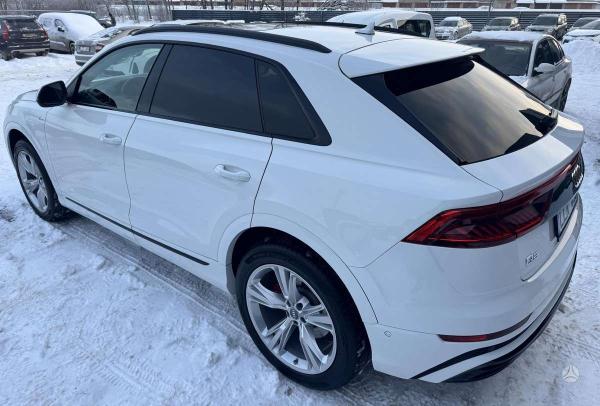 White Audi Q8 2019 in Kaunas, with an engine capacity of 3.00 L and mileage of 134 thousand km for 38950 €, photo 6 on AUTOMOTO.COM.LV