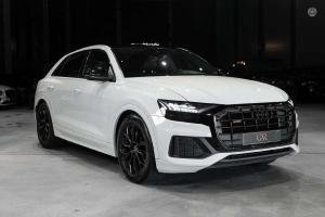 White Audi Q8 2019 in Riga, with an engine capacity of 2.97 L and mileage of 124 thousand km for 48800 €, photo 3 on AUTOMOTO.COM.LV