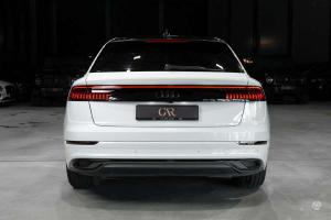 White Audi Q8 2019 in Riga, with an engine capacity of 2.97 L and mileage of 124 thousand km for 48800 €, photo 5 on AUTOMOTO.COM.LV