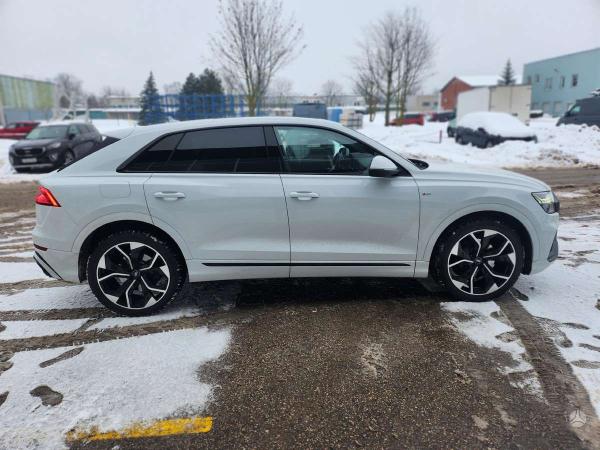 White Audi Q8 2019 in Kaunas, with an engine capacity of 2.97 L and mileage of 275 thousand km for 35000 €, photo 7 on AUTOMOTO.COM.LV