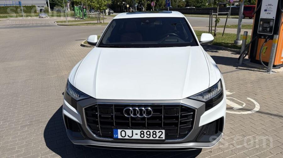 White Audi Q8 2019 in Riga, with an engine capacity of 3.00 L and mileage of 158 thousand km for 44500 €, photo 7 on AUTOMOTO.COM.LV