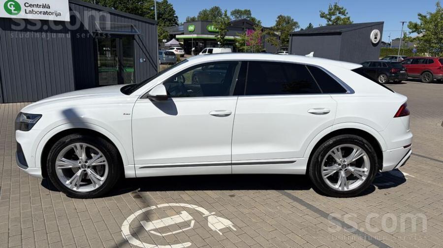White Audi Q8 2019 in Riga, with an engine capacity of 3.00 L and mileage of 158 thousand km for 44500 €, photo 8 on AUTOMOTO.COM.LV