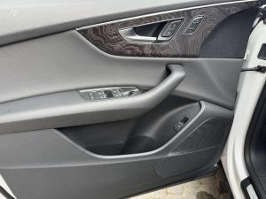 Balts Audi Q8 2019 Klaipėda, ar dzinēja tilpumu 3.00 L un nobraukumu 102 tūkst. km par 39950 €, foto 10 vietnē AUTOMOTO.COM.LV