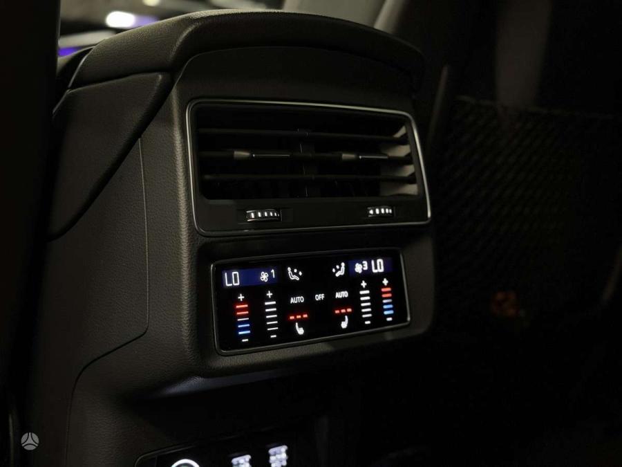 Balts Audi Q8 2019 Viļņa, ar dzinēja tilpumu 3.00 L un nobraukumu 138 tūkst. km par 36990 €, foto 35 vietnē AUTOMOTO.COM.LV