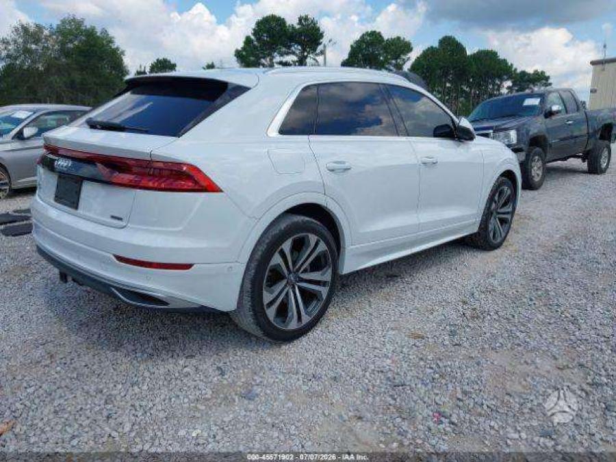 White Audi Q8 2019 in Klaipeda, with an engine capacity of 0.00 L and mileage of 72 thousand km for 14000 €, photo 5 on AUTOMOTO.COM.LV