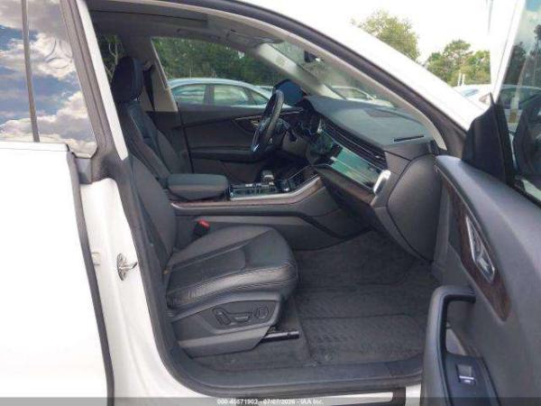 White Audi Q8 2019 in Klaipeda, with an engine capacity of 0.00 L and mileage of 72 thousand km for 14000 €, photo 5 on AUTOMOTO.COM.LV