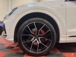 White Audi Q8 2019 in Vilnius, with an engine capacity of 3.00 L and mileage of 203 thousand km for 37999 €, photo 10 on AUTOMOTO.COM.LV